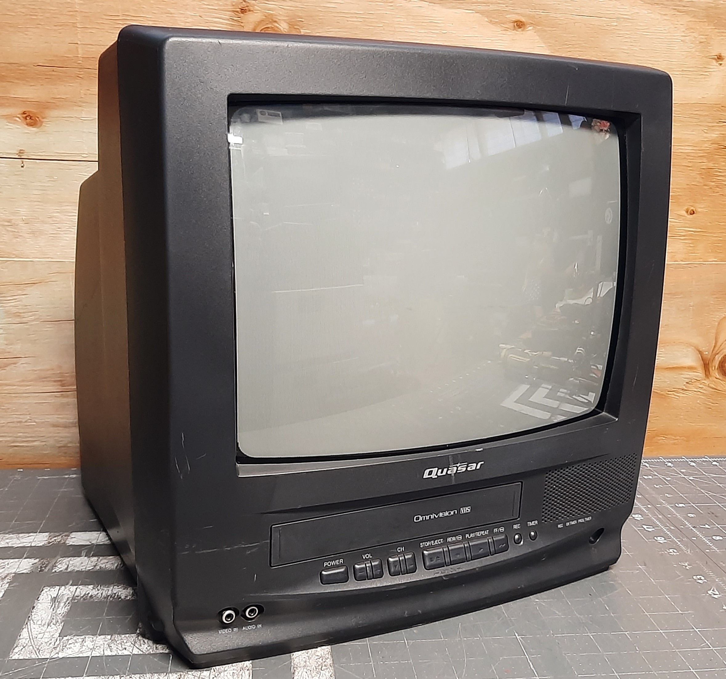 Quasar VV-1300 | CRT Database